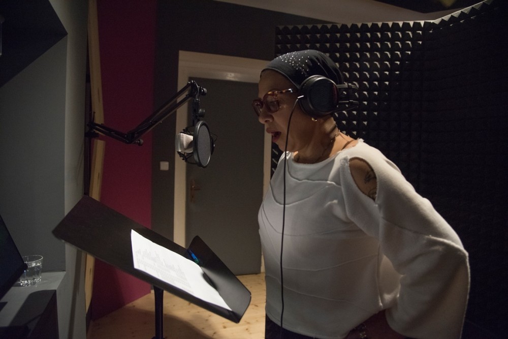 Záhadu vánočního světla poodhalí dvě malé holčičky Mimi a Líza ...